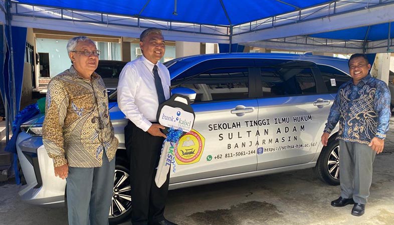 BANTUAN MOBIL dari Bank Kalsel u ntuk Kampus STIH Sultan Adam ...