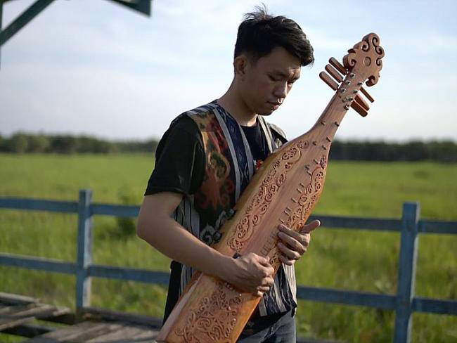 ISHAK KURNIAWAN, Kreator 'Nature Of Borneo' - Suar Indonesia