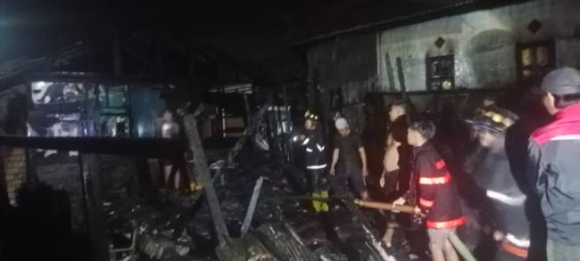AMUK API Hanguskan Rumah Penjual Lontong - Suar Indonesia